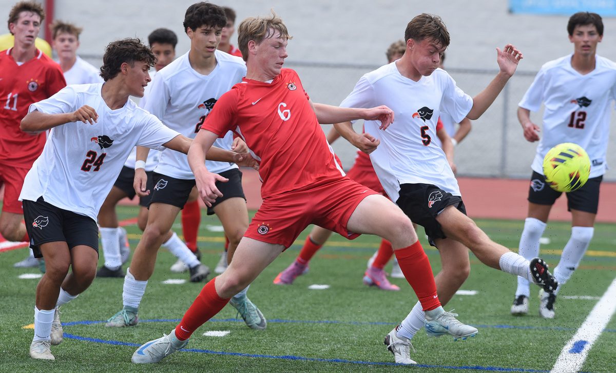 Soccer teams kick off season with wins - The Almanac